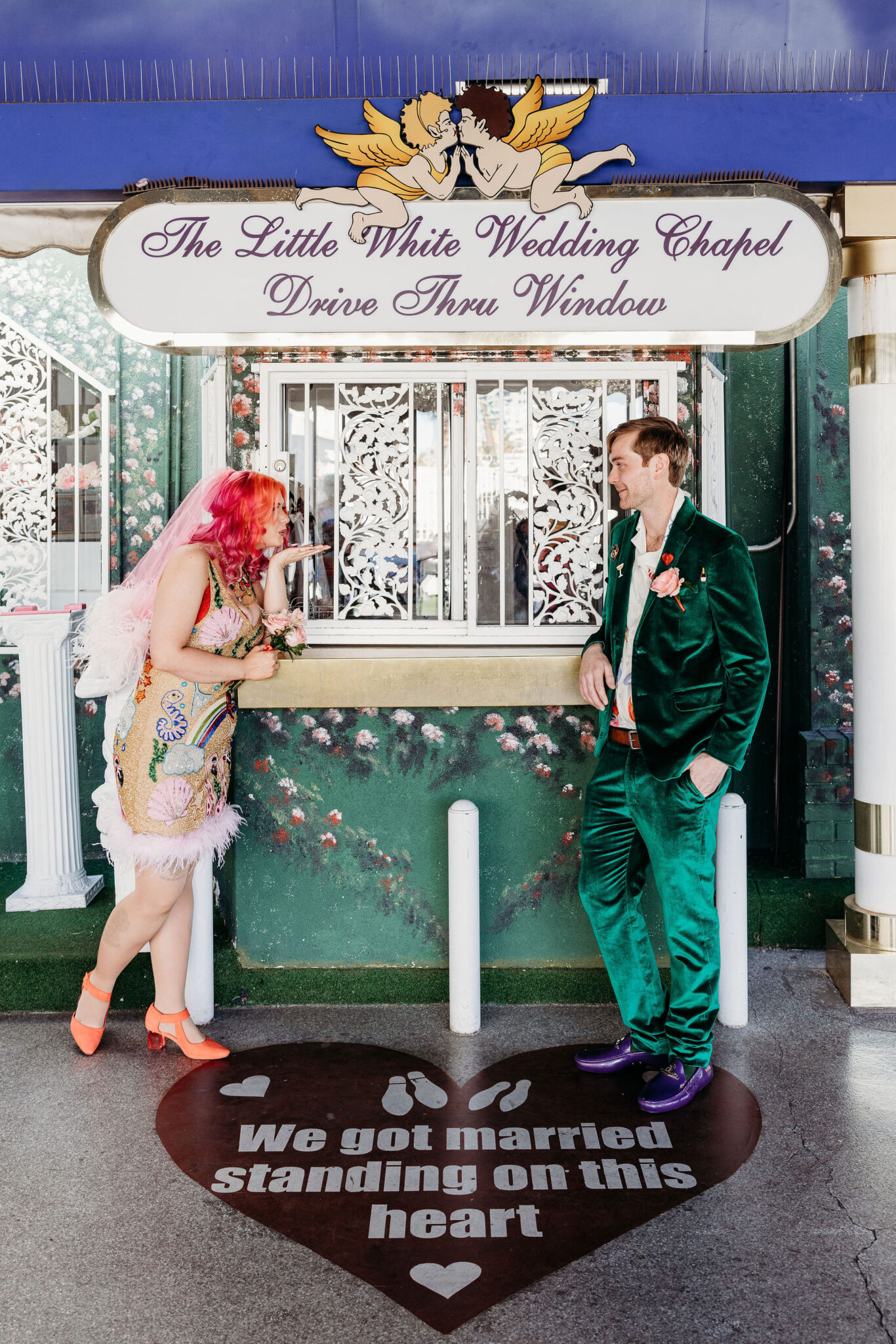 Vibrant Elopement Day in Las Vegas – Jemima + Josh - ofcolourandhue.com