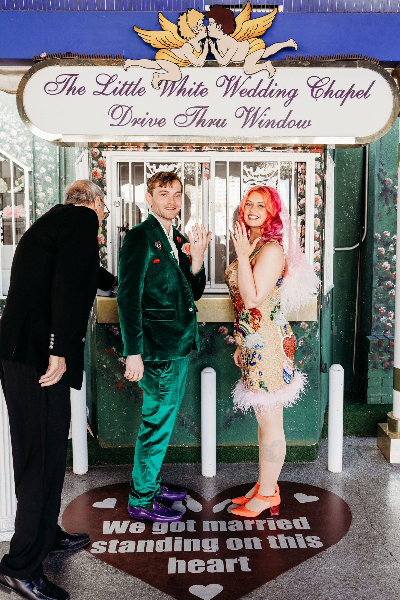 Vibrant Elopement Day in Las Vegas – Jemima + Josh - ofcolourandhue.com