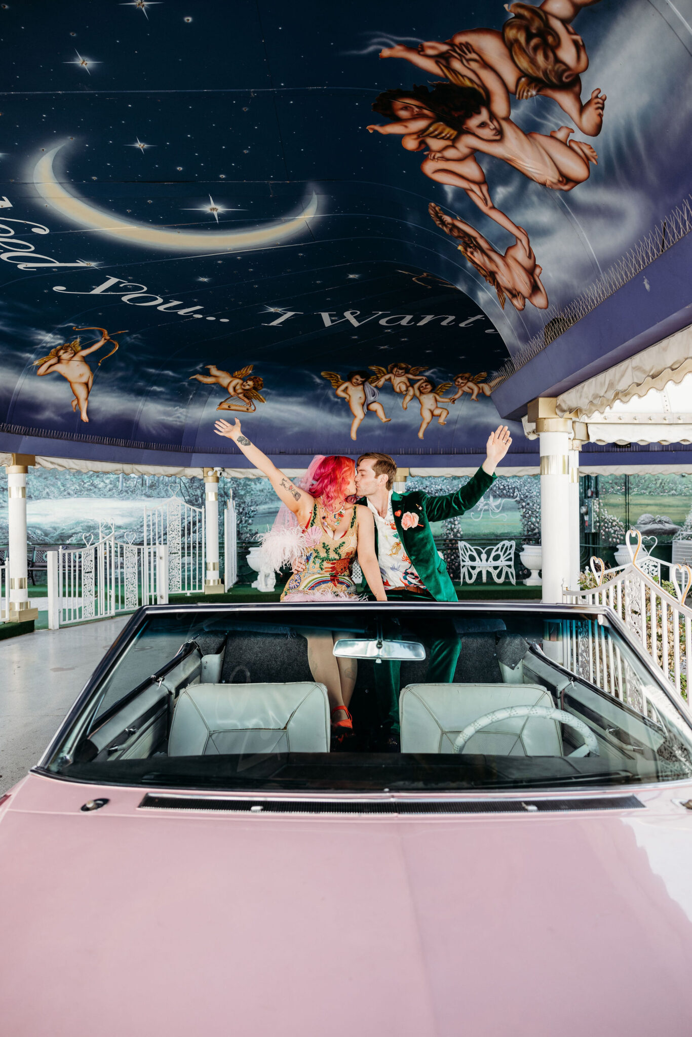 Vibrant Elopement Day in Las Vegas – Jemima + Josh - ofcolourandhue.com